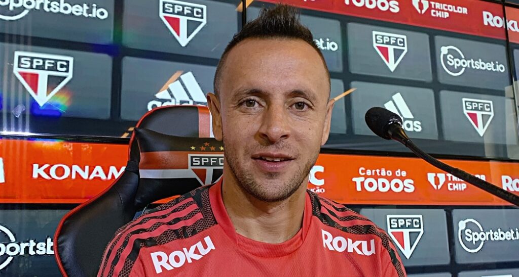 De férias, Rafinha curte jogo com amigos e projeta 2024 do São Paulo